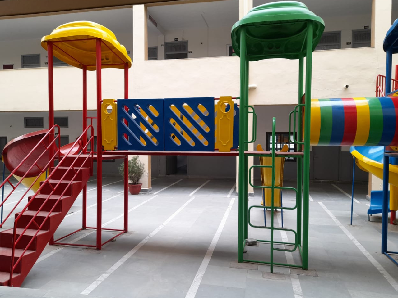 Gallery V S H School